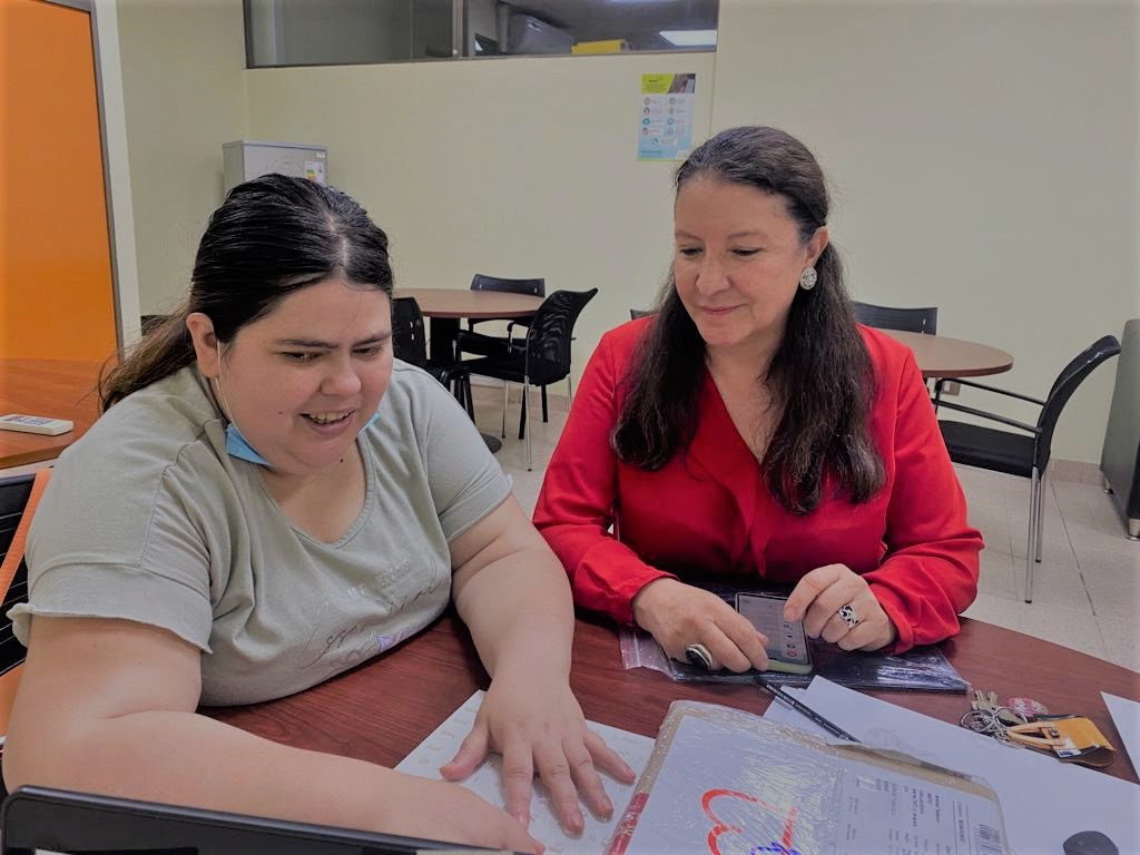 El braille se toma las aulas de física con proyecto de investigadora de ...